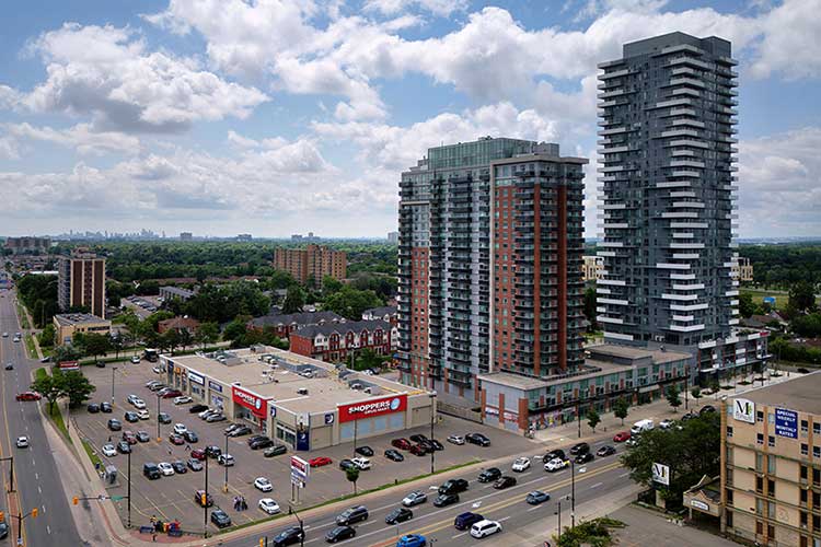 215 Queen Street East, Brampton - Virtual Tour and Real Estate Photography